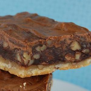 Chocolate Pecan Diamond Bars - Sweet ReciPEAs