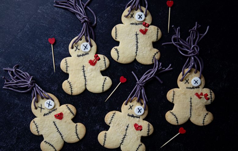 Voodoo Doll Cookies 011 - Sweet ReciPEAs