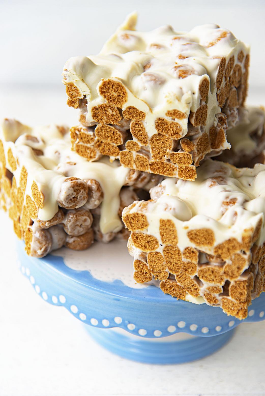 Oatmeal Cream Pie Cereal Bars
