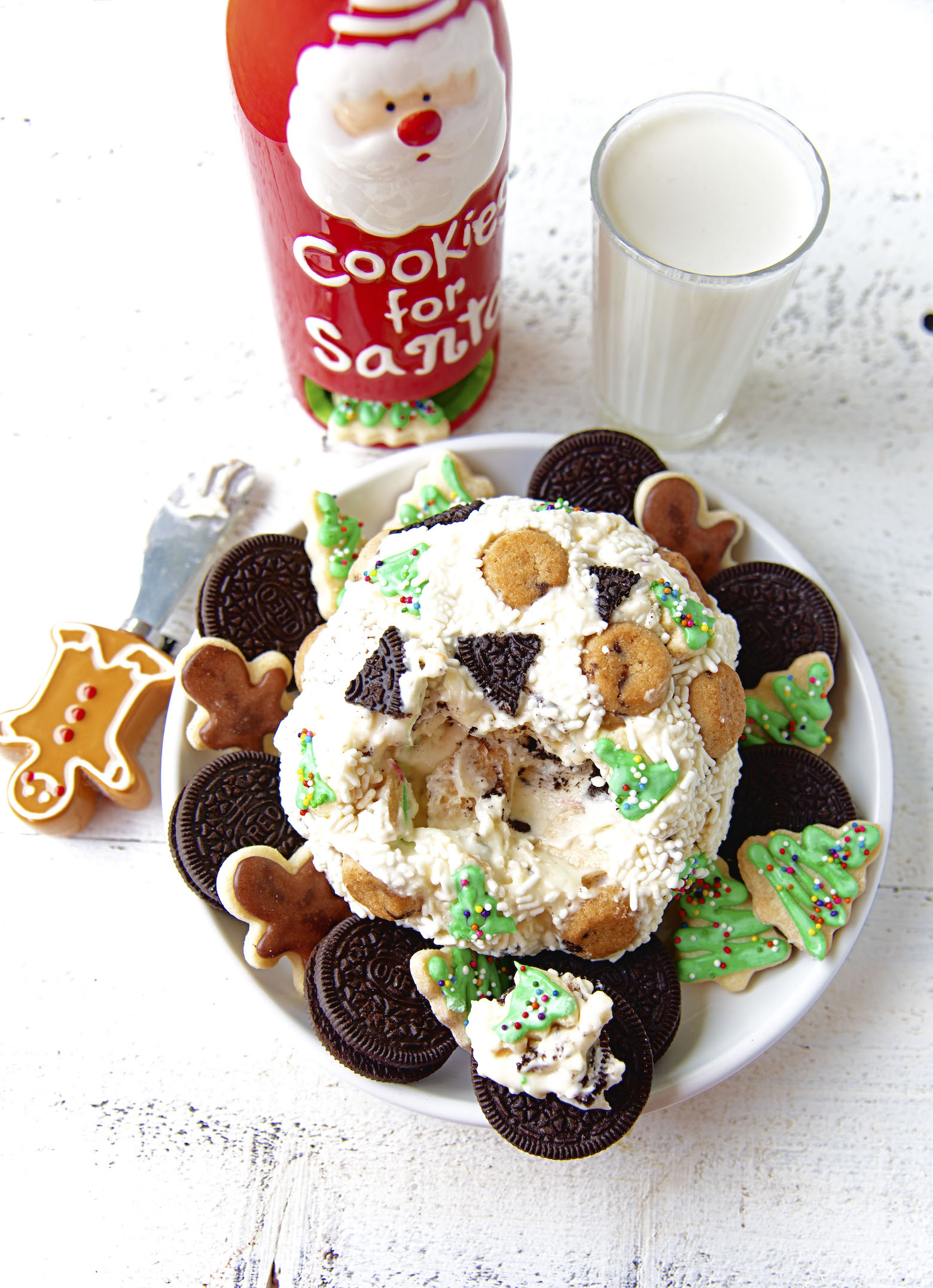 Santa's Cookies Cheesecake Cheeseball with Malted Milk