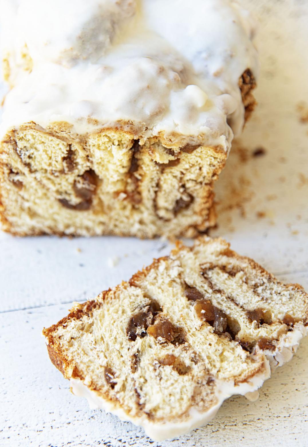 Apple Crumb Cinnamon Roll Loaf - Sweet ReciPEAs