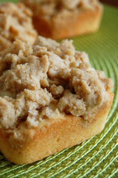 New York Style Crumb Cakes - Sweet ReciPEAs